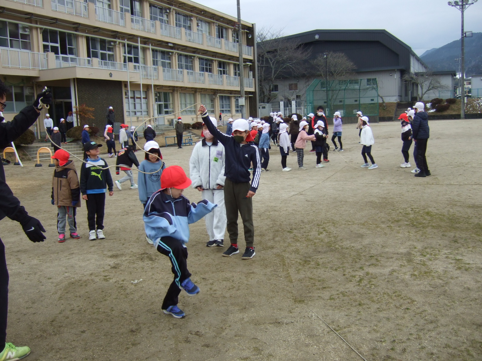 1月13日大縄跳び大会に向けて(20分休み）／ようこそ恵那市へ｜恵那市公式ウェブサイト